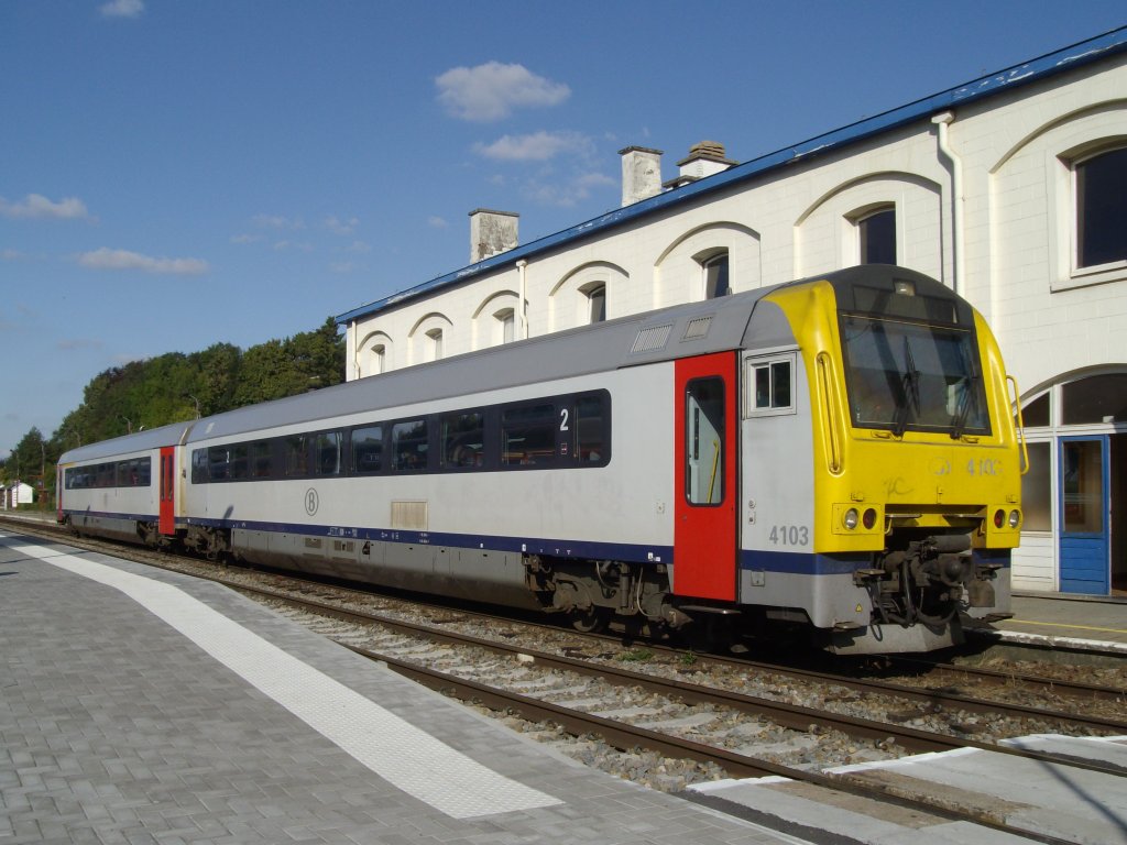 SNCB train 4103 at Walcourt on 25 September 2009. - Rail-pictures.com