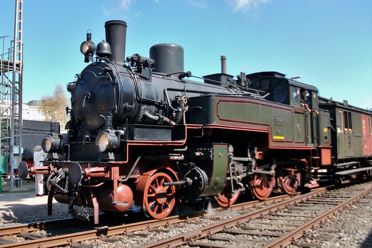 KPEV 7512 -later DRG Class 74- at Bochum-Dahlhausen on 17 April 2010 ...