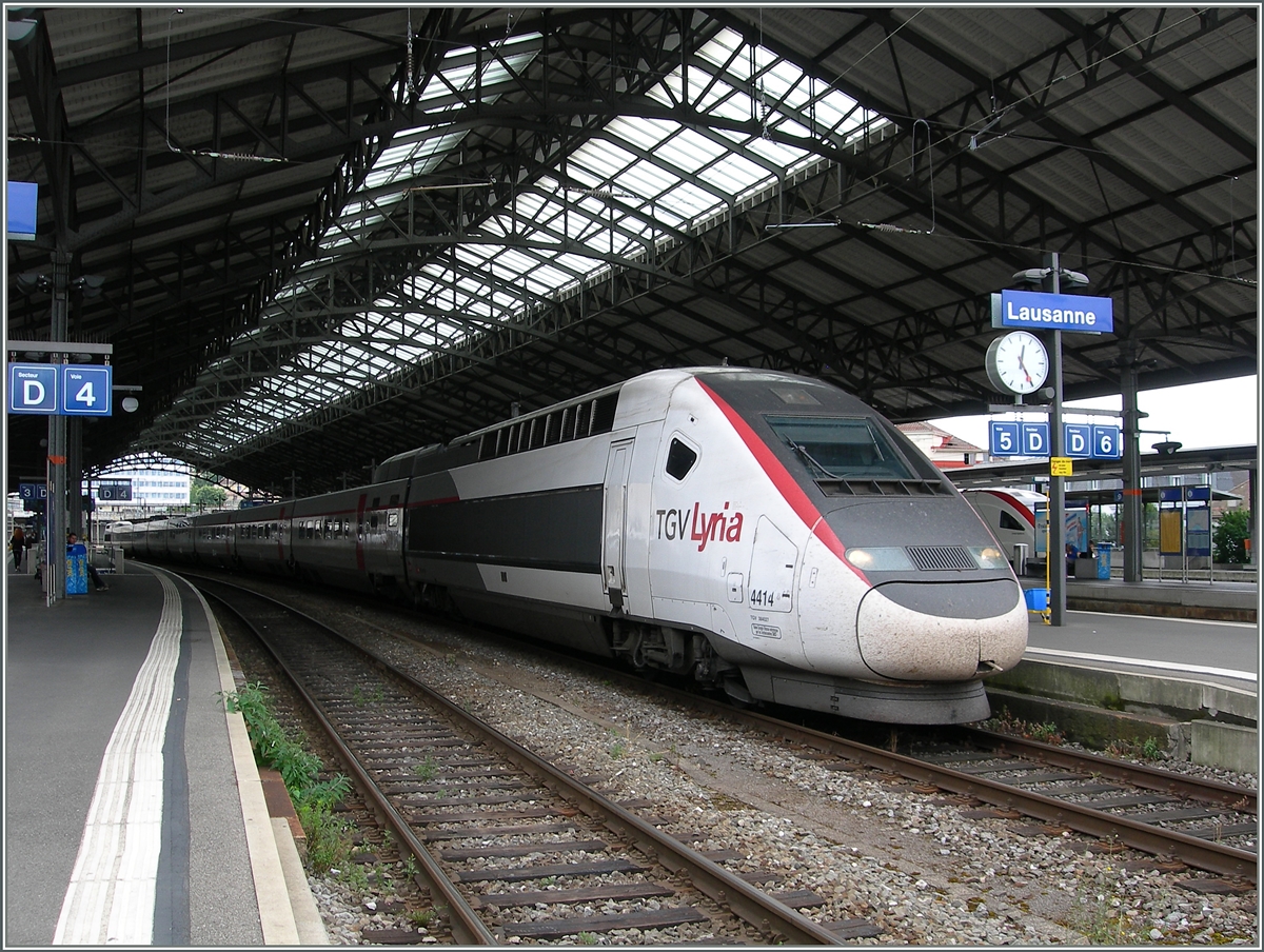 TGV Lyria in Lausanne. 24.06.2014 - Rail-pictures.com TGV Lyria in Lausanne. 24.06.2014 - Rail-pictures.com
