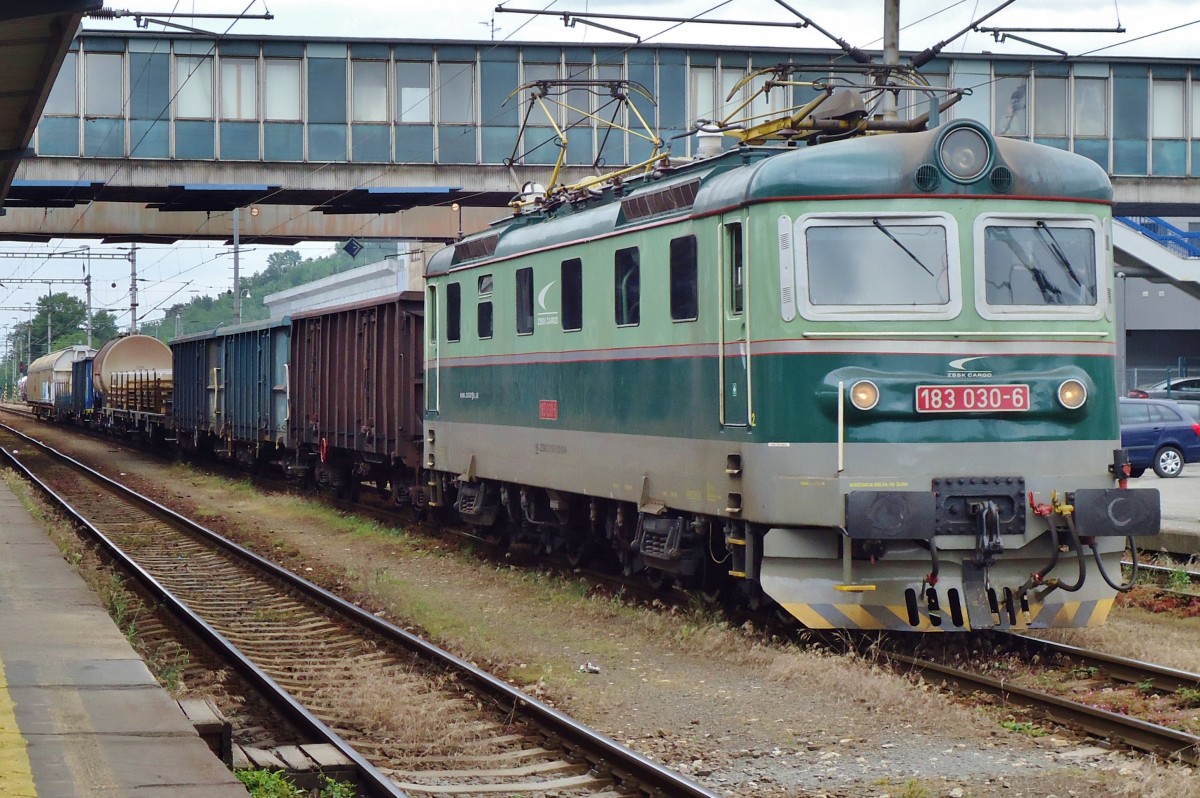 ZSSK 183 030 calls at Ostrava hl.n. on 28 May 2015. - Rail-pictures.com